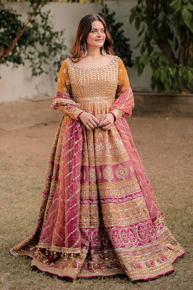 Minal Khan in Meher | Mohsin Naveed Ranjha Design Studio