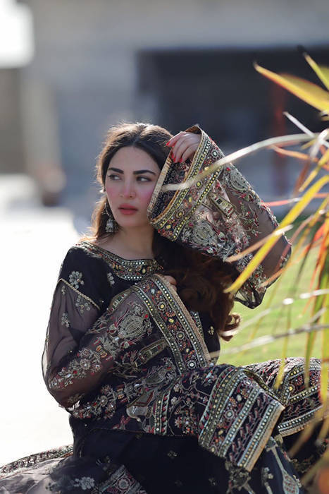 Mohsin Naveed Ranjha Design Studio. Pret