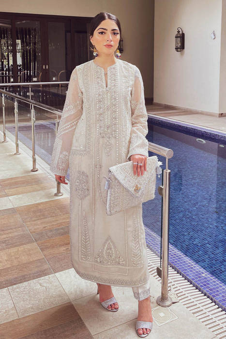 Mohsin Naveed Ranjha Design Studio. Pret