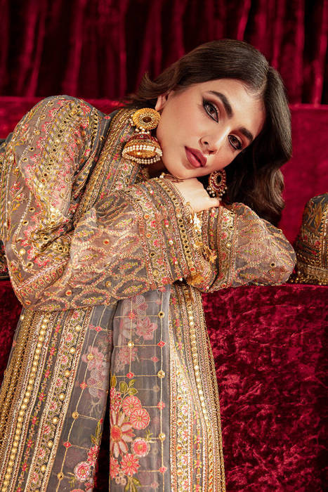 Mohsin Naveed Ranjha Design Studio. Pret